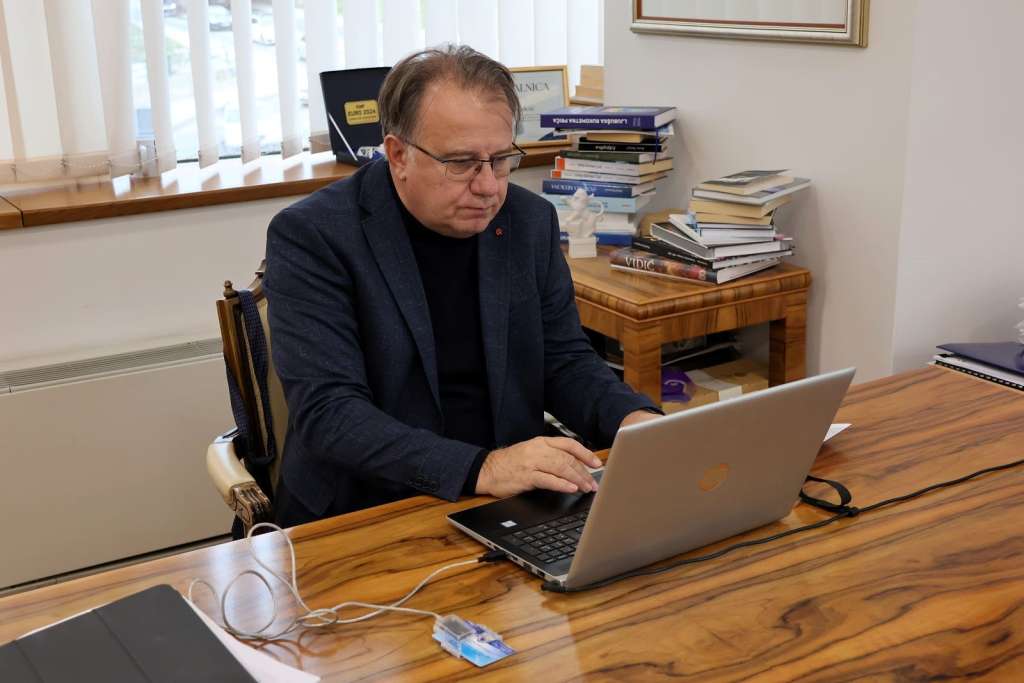 STAVIO PRVI POTPIS Nikšić ozvaničio upotrebu digitalnog potpisa u Vladi ...
