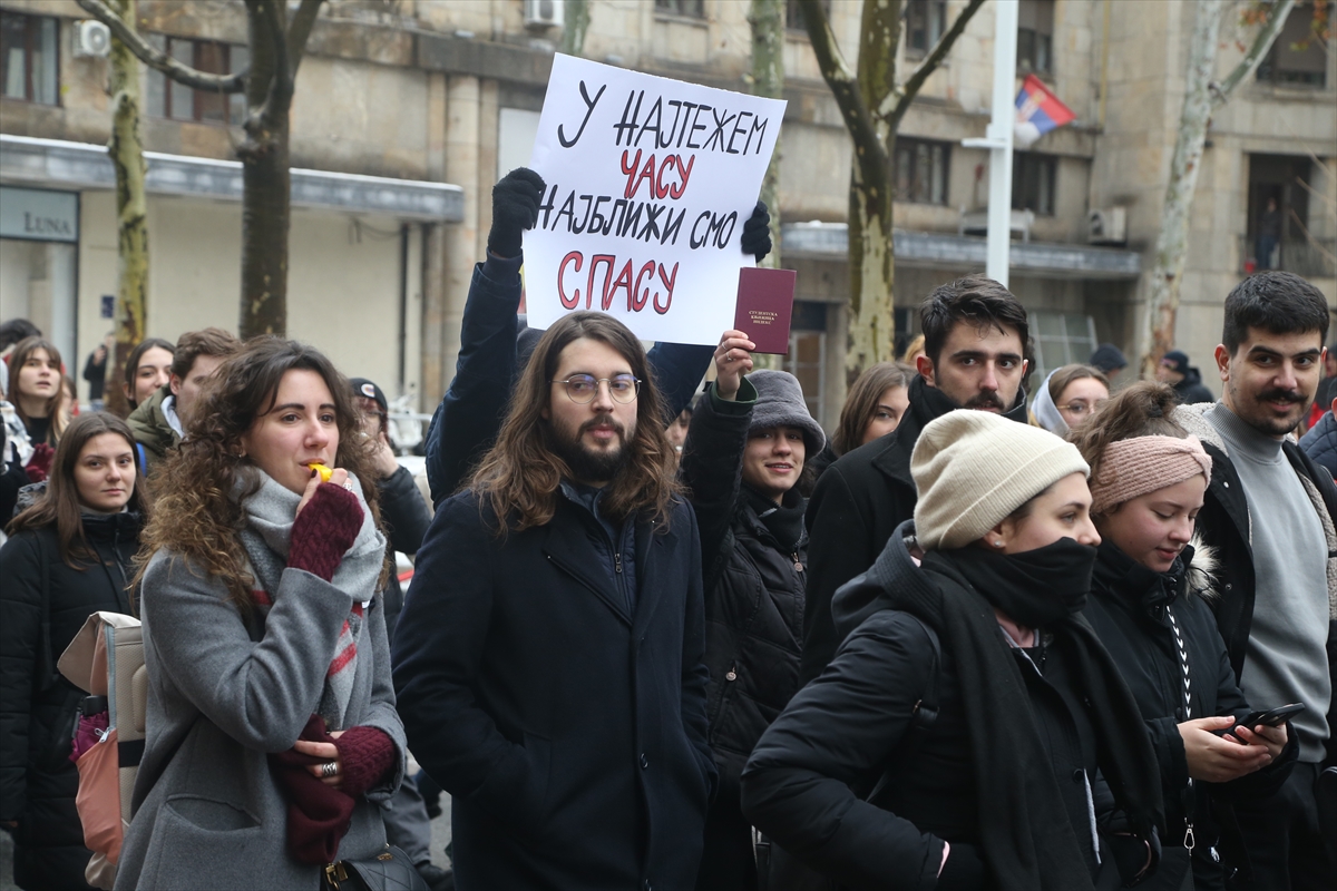 Beogradski studenti i biciklima krenuli na proteste u Novi Sad