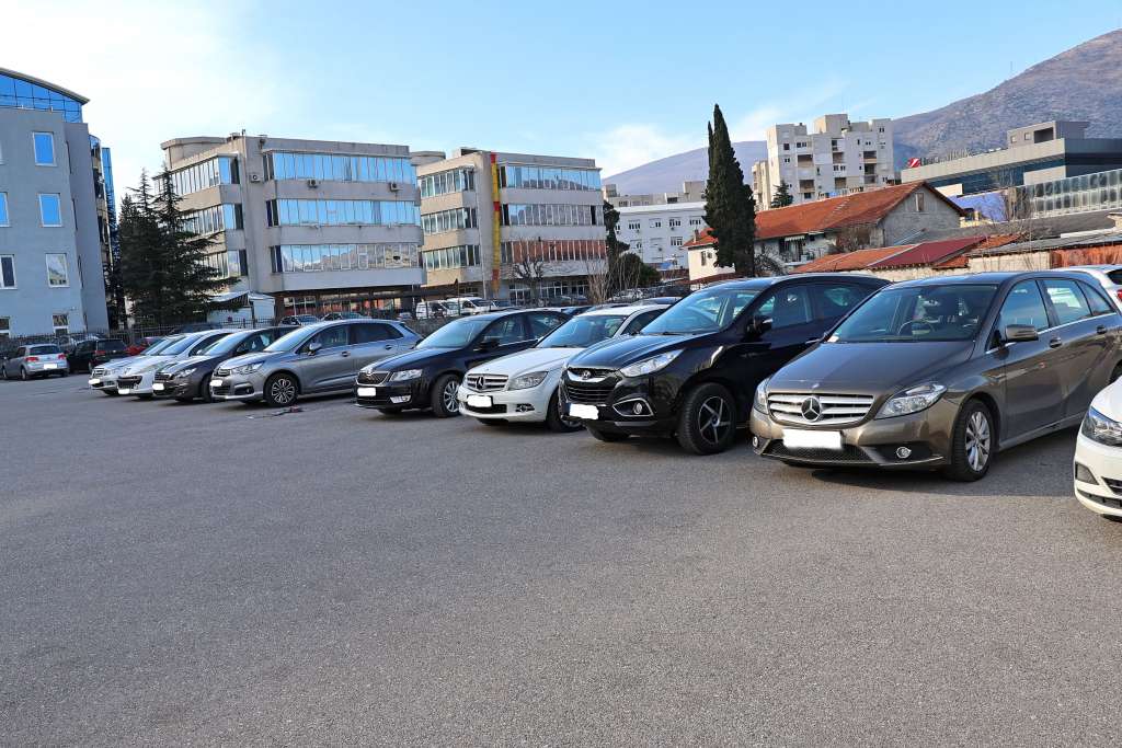 U Bosnu i Hercegovinu uvezeno 81.500 vozila ukupno plaćenih 1,2 ...