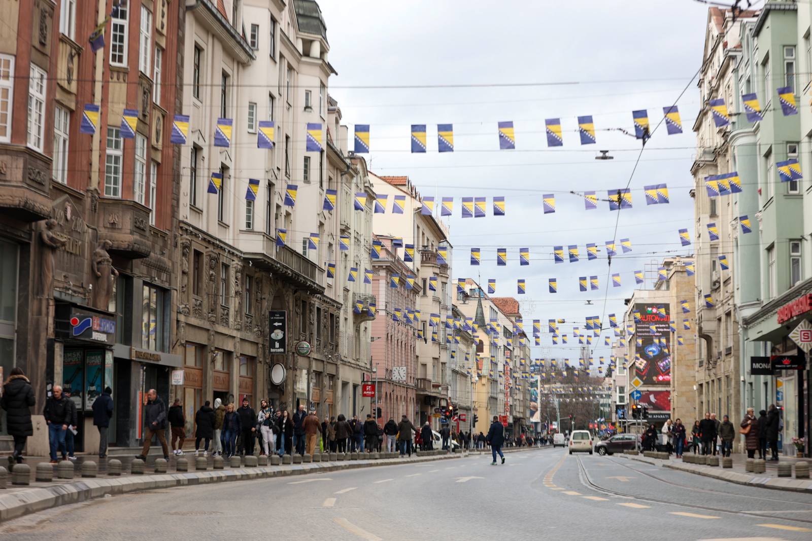 SNIMILI SMO Glavni grad BiH u znaku Dana nezavisnosti, zastave na sve ...