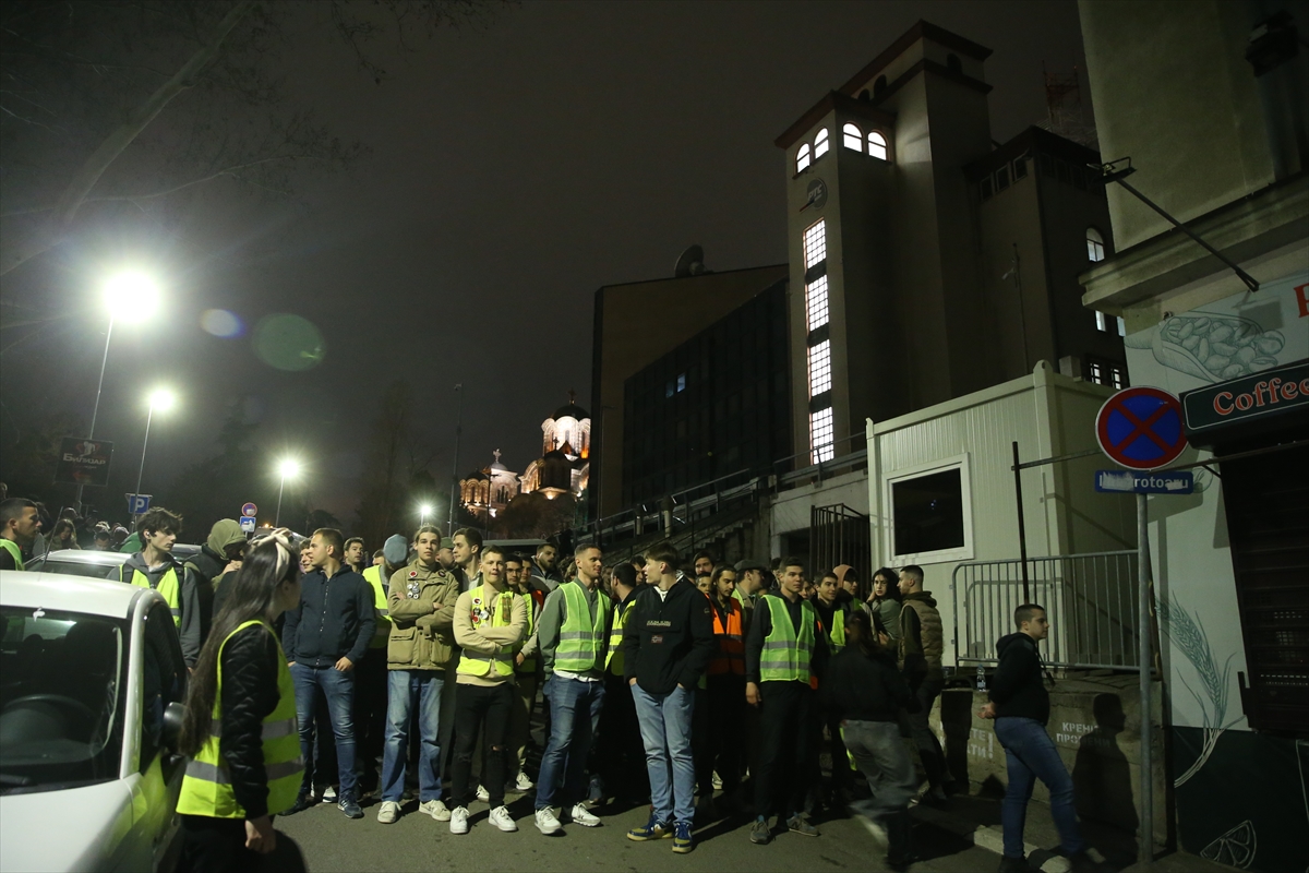 Studenti blokirali zgradu RTS-a u Beogradu, poručili da će blokada trajati 22 sata - BosnaInfo