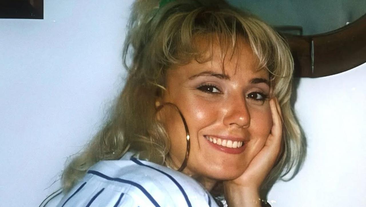 Lepa Brena objavila je 20-ak slika iz mladosti, od prvih nastupa, do porodičnih trenutaka ...