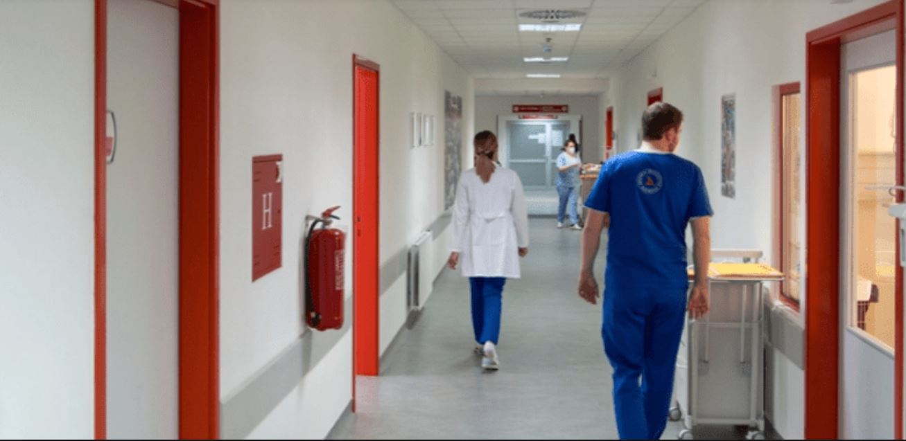Pacijent pretukao medicinsku sestru zato što mu je rekla da po terapiju ...