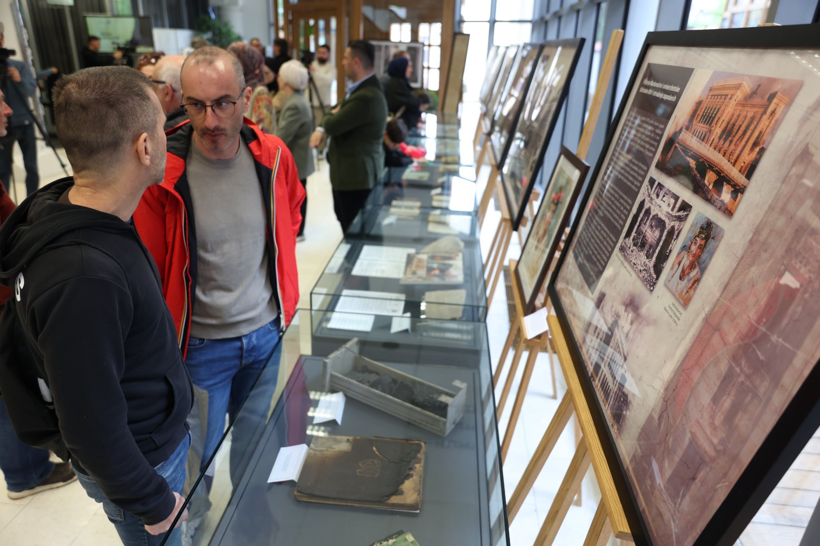 Otvorena izložba 'Knjiga pod opsadom', knjiga kao simbol kulture, znanja, nauke (FOTO)