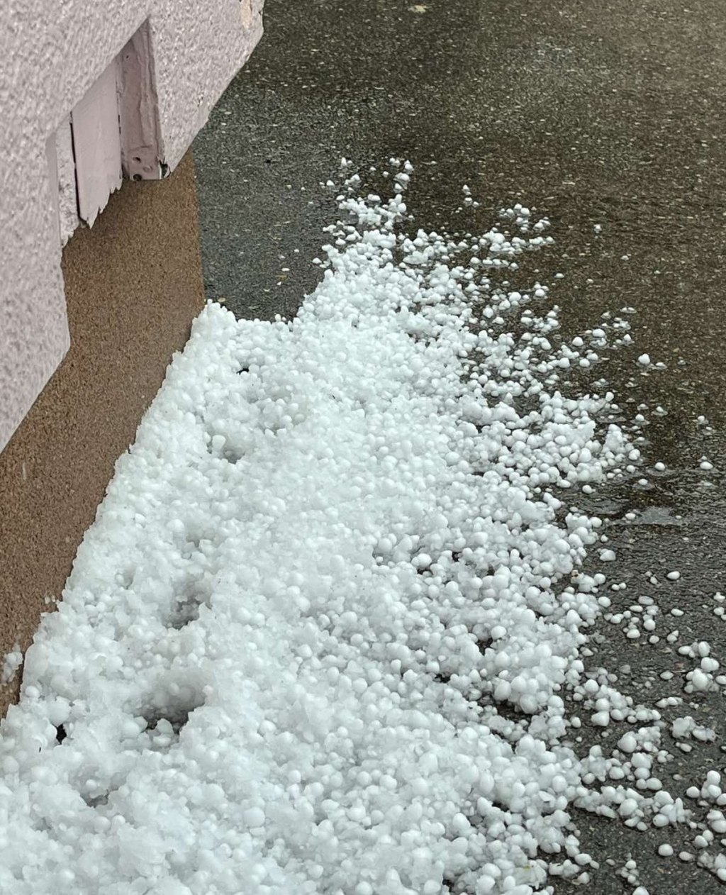 Bosansku Gradišku zahvatilo nevrijeme, padao i grad