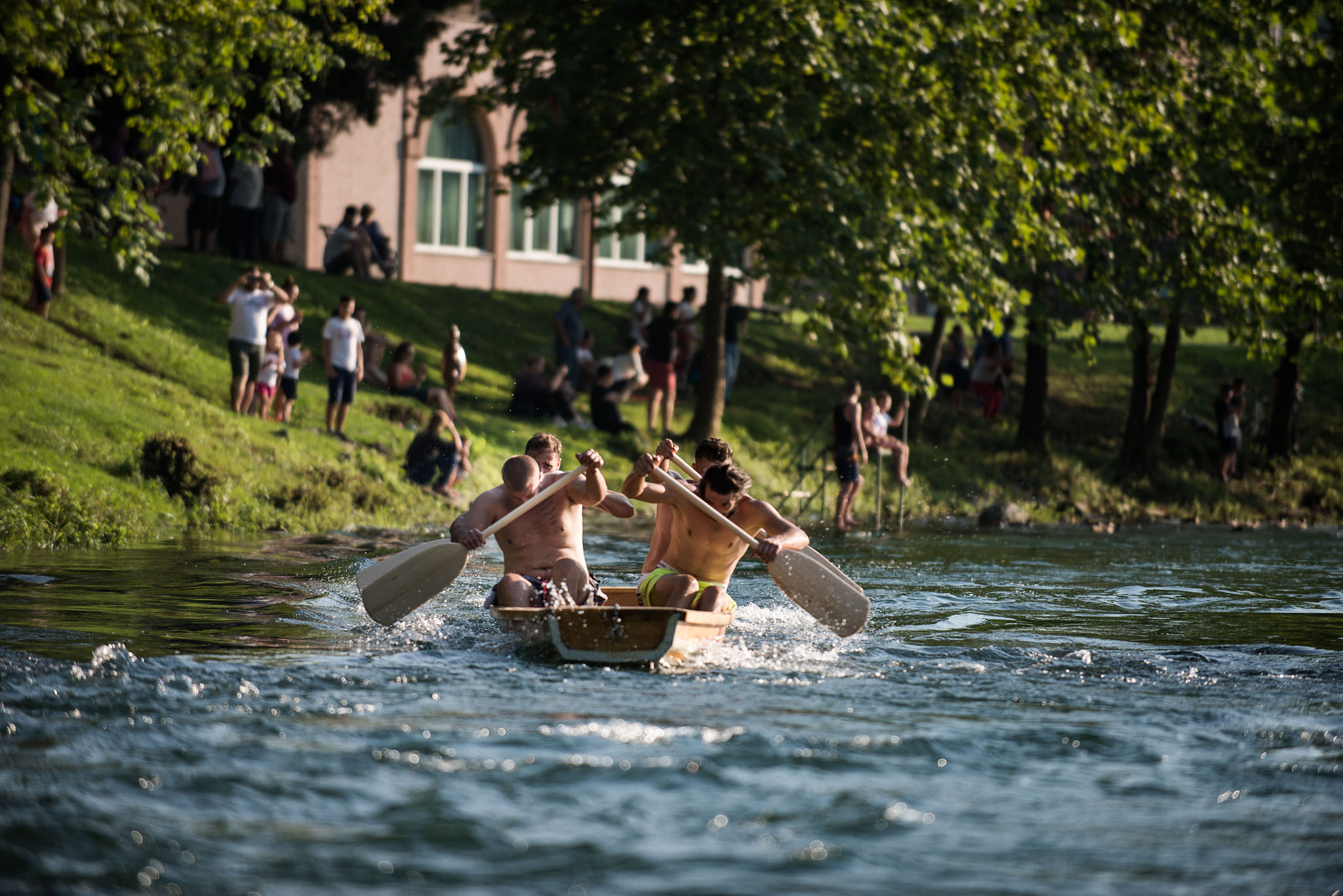 Čarolija Une i zvuk tradicije: Unski lađari po 45. put veslaju kroz ...