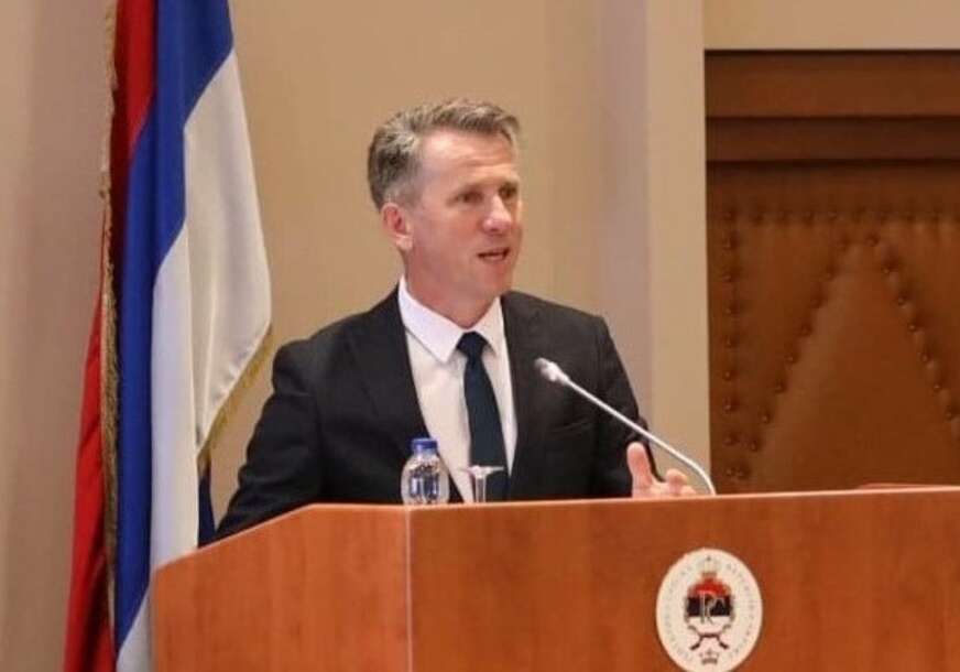 Dubravac: "Za sat i po vremena Dodik je ponizio i uništio kompletnu ...