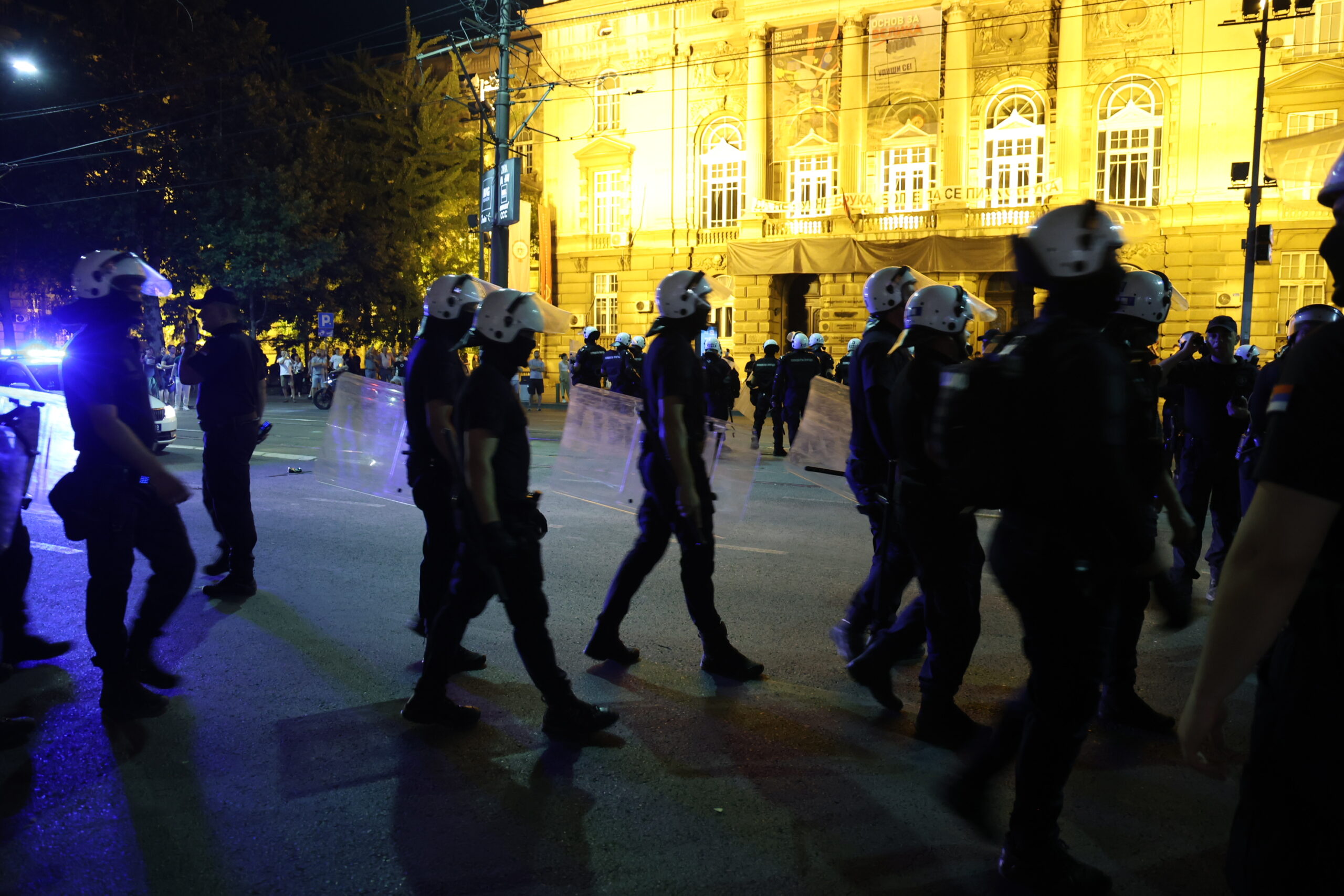 Policija razdvajala naprednjake i demonstrante na Novom Beogradu