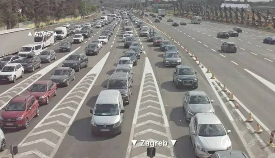 Ogromna kolona na ulazu iz Slovenije u Hrvatsku - BosnaInfo