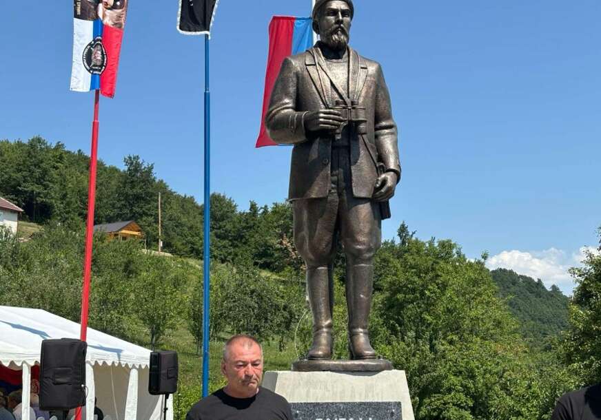 ŠOK I NEVJERICA U CRNOJ GORI Otkriven spomenik četničkom komandantu ...