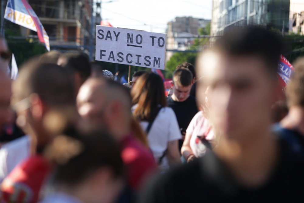 Građani blokirali ulaz u sud u Novom Sadu, traže puštanje "političkih ...
