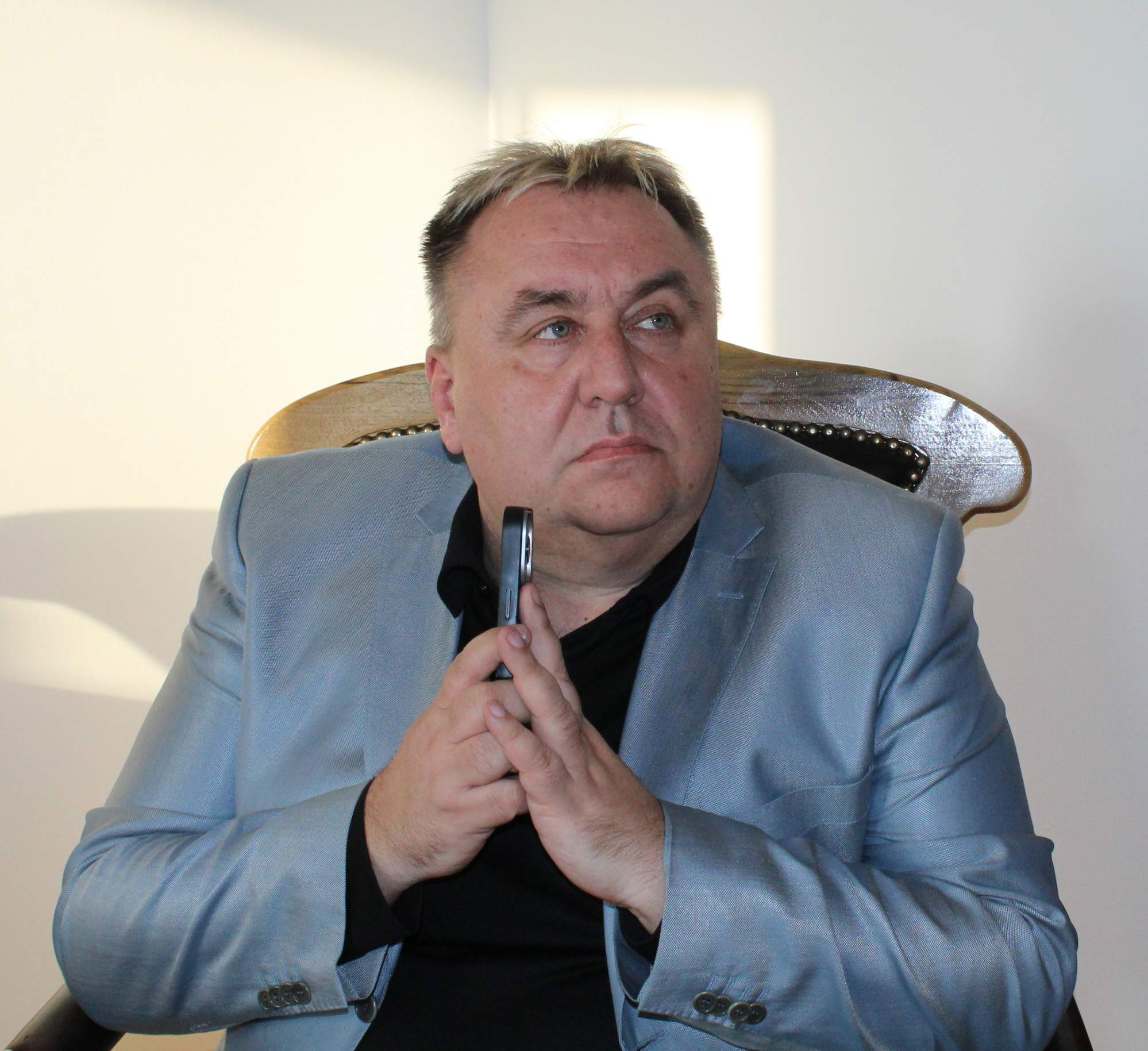 Avdo Huseinović snimio novi dokumentarni film HOĆEMO LI PREKO UNE ...