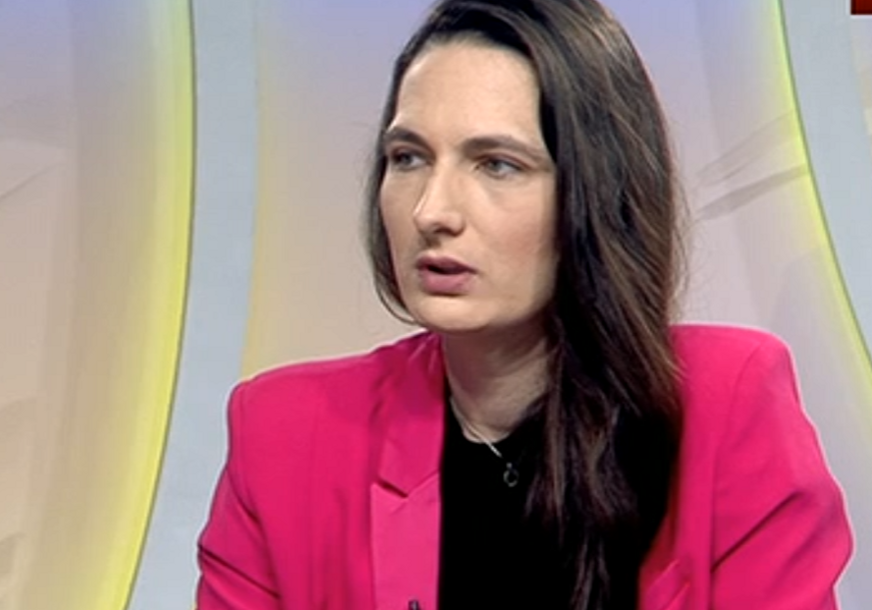 Rođena sa 94% oštećenim sluhom, danas magistrica i aktivistica: Život ...