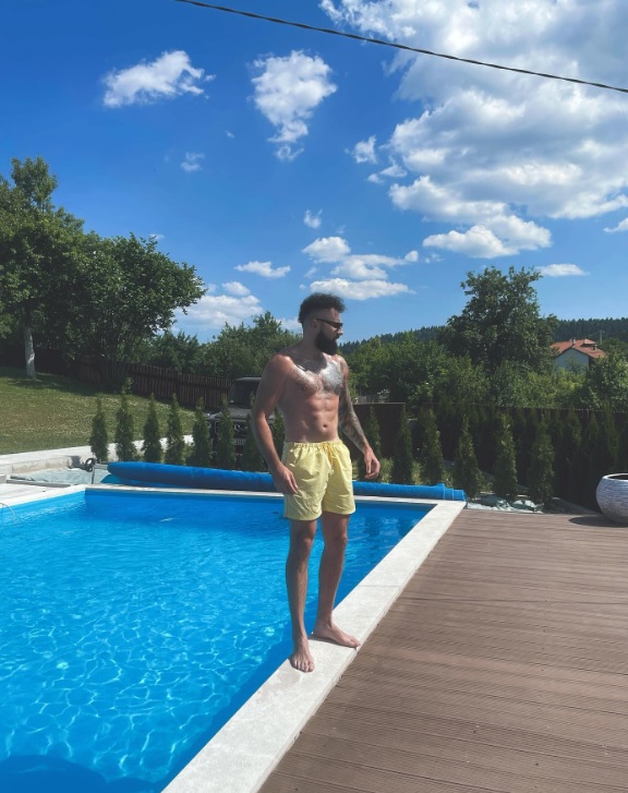 Jala Brat nakon informacije da je izgorjela vikendica: All good baby ...