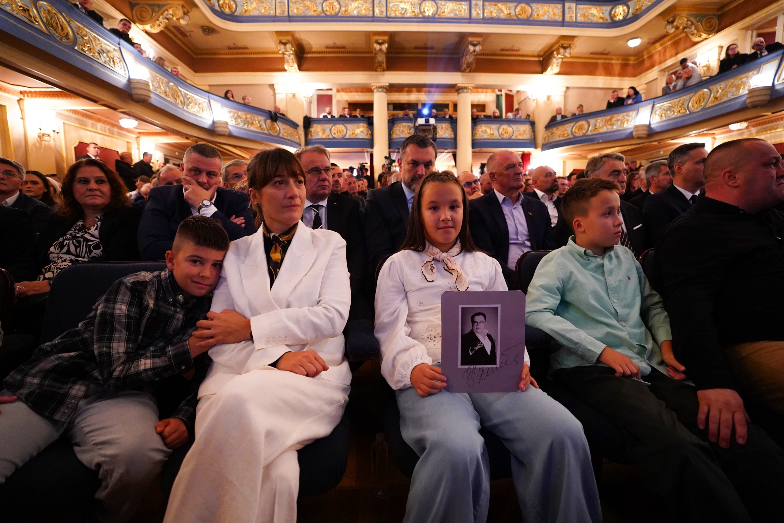 Supruga Halida Bešlića, Sejda, nije došla na oproštaj: Pored sina Dine ...