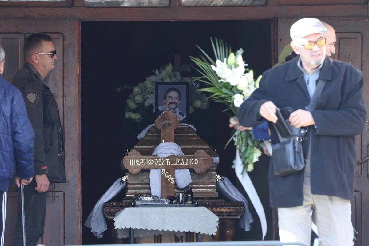 SAHRANA OCA MARIJE ŠERIFOVIĆ: Verica napustila groblje pred početak ...
