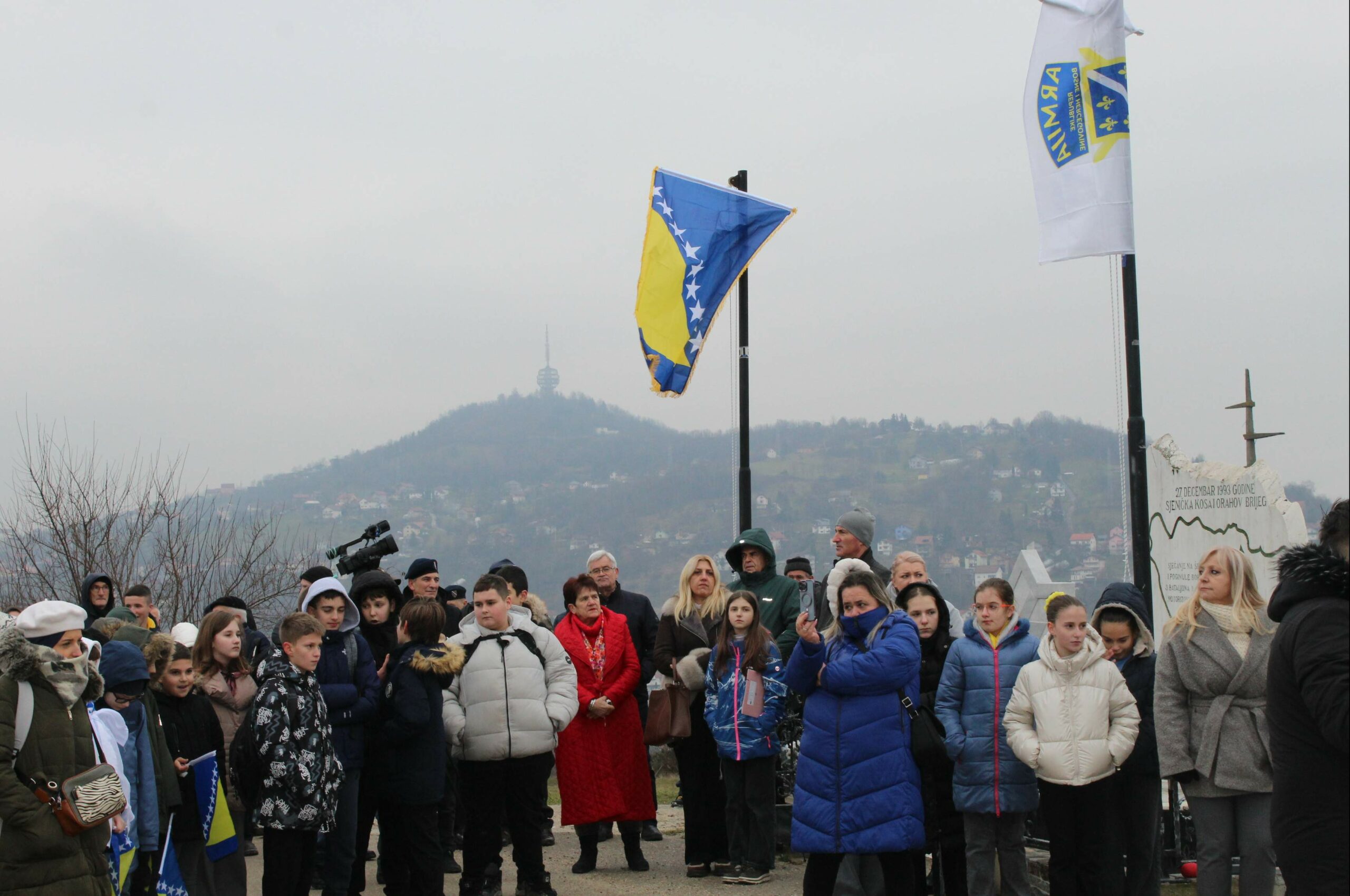 Obilježena 32. godišnjica Bitke za Sjeničku kosu i Orahov brijeg ISTINA, HRABROST I LJUBAV PREMA ...