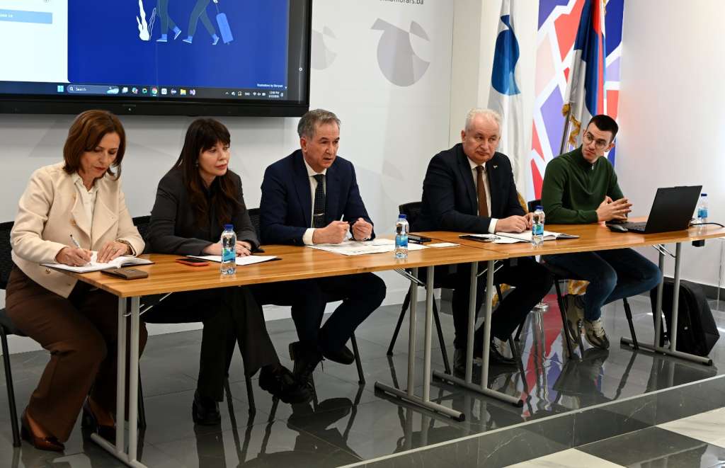 Puhovac: 'Stanovi na dan' veliki problem zbog sive ekonomije u turizmu ...
